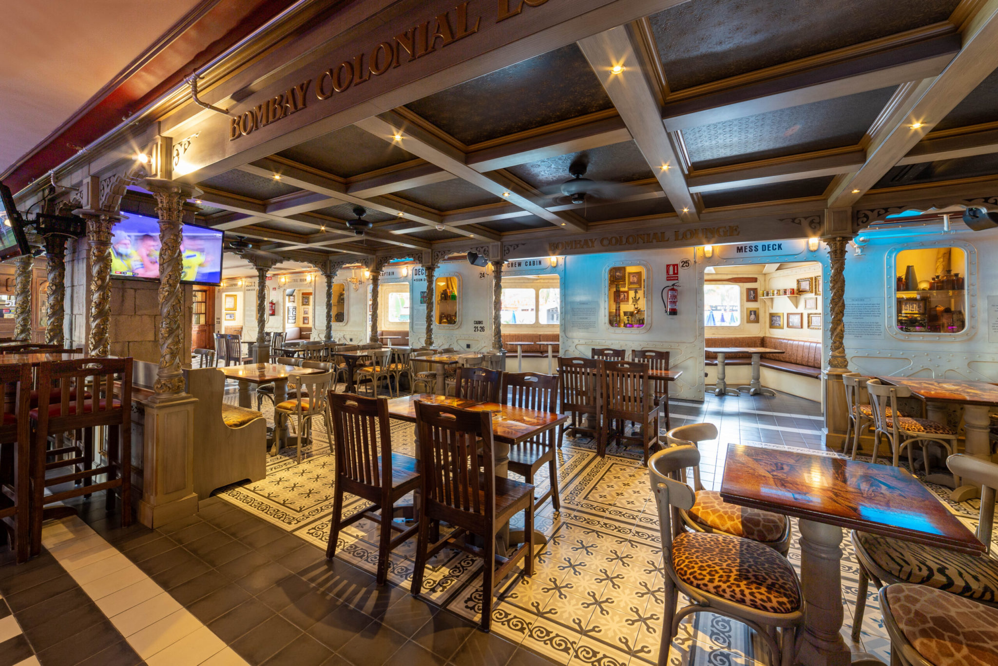 7 bares temáticos en Benidorm y dónde encontrarlos - Hoteles Benidorm